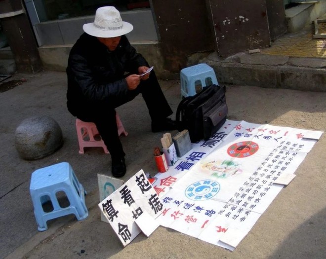 算卦摆摊图片地摊算命广告图片算卦图片大山谷图库