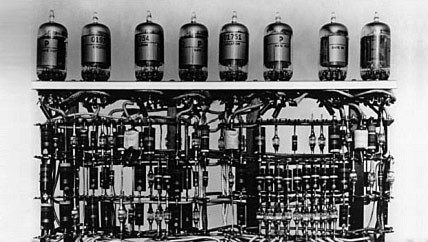 IBM 700 系列——将计算引入商业领域 在 20世纪 50年代，14家美国公司在政府的帮助下开发电子计算机。冷战要求美国总统杜鲁门投入大量 ...