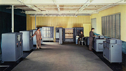 IBM 700 系列——将计算引入商业领域 在 20世纪 50年代，14家美国公司在政府的帮助下开发电子计算机。冷战要求美国总统杜鲁门投入大量 ...
