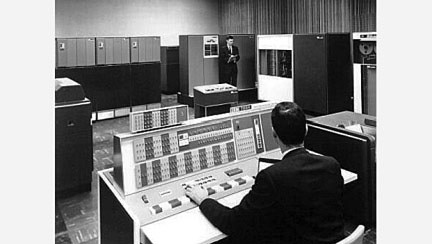 IBM 700 系列——将计算引入商业领域 在 20世纪 50年代，14家美国公司在政府的帮助下开发电子计算机。冷战要求美国总统杜鲁门投入大量资金，以保持优势地位。... - 雪球