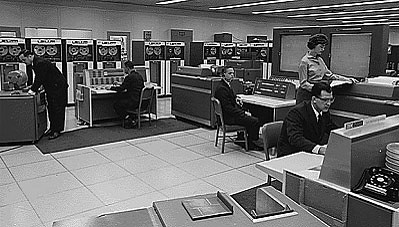 IBM 700 系列——将计算引入商业领域 在 20世纪 50年代，14家美国公司在政府的帮助下开发电子计算机。冷战要求美国总统杜鲁门投入大量资金，以保持优势地位。... - 雪球