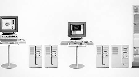 RISC 架构 1974年， IBM 研究院的研究员 John Cocke 和他的团队开始设计电话交换控制器。他们成功设计了采用精简指令 ...
