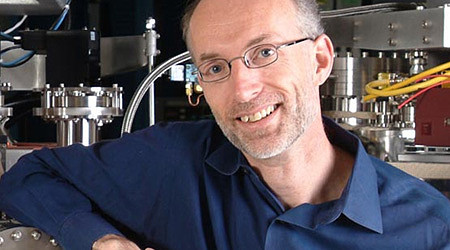 赛道存储器——数据存储的未来 2002年，Stuart Parkin 开始考虑硬盘驱动器和存储器芯片的基本技术的局限性——并且考虑是否有更好的 ...