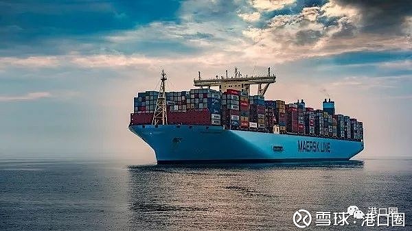 难得一见！世界最大的两艘集装箱船在海上擦肩而过丨港口圈 当两艘世界上曾经最大的两万箱船舶在海上擦肩而过时，景象是怎样？日前，作者幸运地拍到了 ...