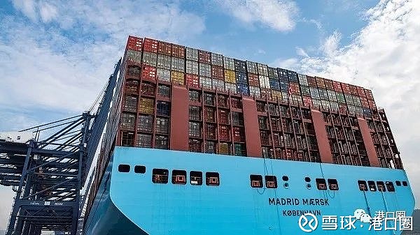 难得一见！世界最大的两艘集装箱船在海上擦肩而过丨港口圈 当两艘世界上曾经最大的两万箱船舶在海上擦肩而过时，景象是怎样？日前，作者幸运地拍到了 ...