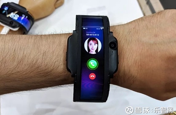 Nubia推出可穿戴智能手机，采用OLED显示屏 【乐智网|lezhiot.com 讯】Nubia在今年的IFA上推出一款“可穿戴智能手机 ...