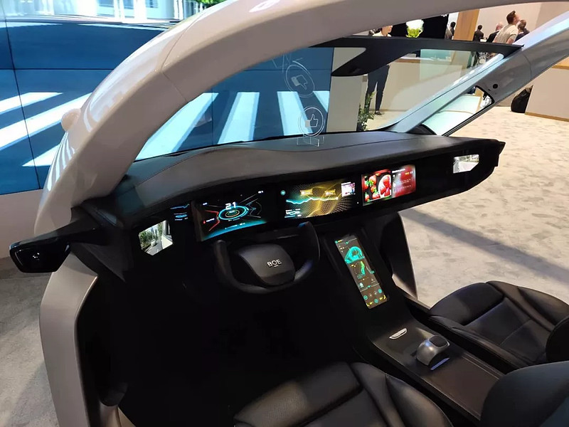 《京东方 SID 2019：智能驾舱Smart Cockpit》 现如今，显示屏已成为人车交互的重要端口。在SID 2019现场，BOE（ 京东方 ）通过“智慧座舱”呈现的车载显示解决方 ...