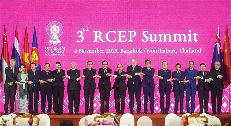 覆盖全球近半人口的最大自贸区呼之欲出，中国纺织业将迎来低关税利好时代 历时7年的《区域全面经济伙伴关系协定》（RCEP）谈判，于近期正式宣告15个成员国整体上结束谈判。11月6日，在国务院新 ...