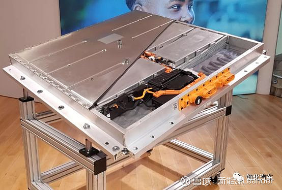 大众82kWh的MEB电池系统与集成液冷板 关于大众MEB平台电池系统的配置与设计，之前写过两篇文章《大众MEB的电量配置策略》，《大众MEB ...