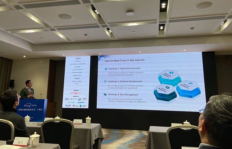 ICICS 2019 ，八分量阮安邦解读“去中心化信任根”技术 12月14日，第21届国际信息与通信安全会议（ICICS 2019）在北京召开。八分量阮安邦博士出席并做了题为「去中心化... - 雪球