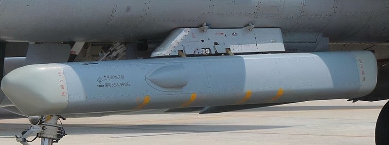 【神州军工】我国陆航曝光首款直升机载电子干扰吊舱，低空突防再不惧地空导弹 重要提示：【512810】八一军工·一指揽尽！基金管理费低至0.50 ...