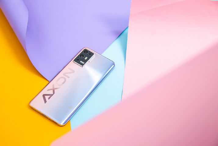 吕钱浩评中兴Axon30 Pro：或许是3000元价位最值得购买的唯二选择 集微网4月30日消息， 中兴 Axon30 Pro已经上市有一段时间了，对于该机，中兴高管吕钱浩给出了很高的评价。吕 ...