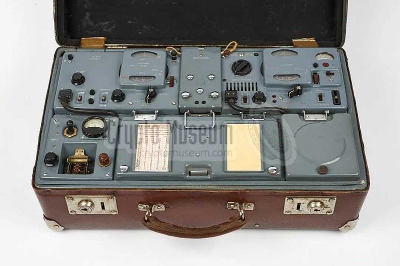 发射频率2.5-10MHz｜苏联克格勃间谍电台RION及其修复手记 RION——苏联间谍电台РИОН代号为RION的P-57是1957年在苏联开发的间谍通信设备。该设备用于在国外进行秘密操 ...