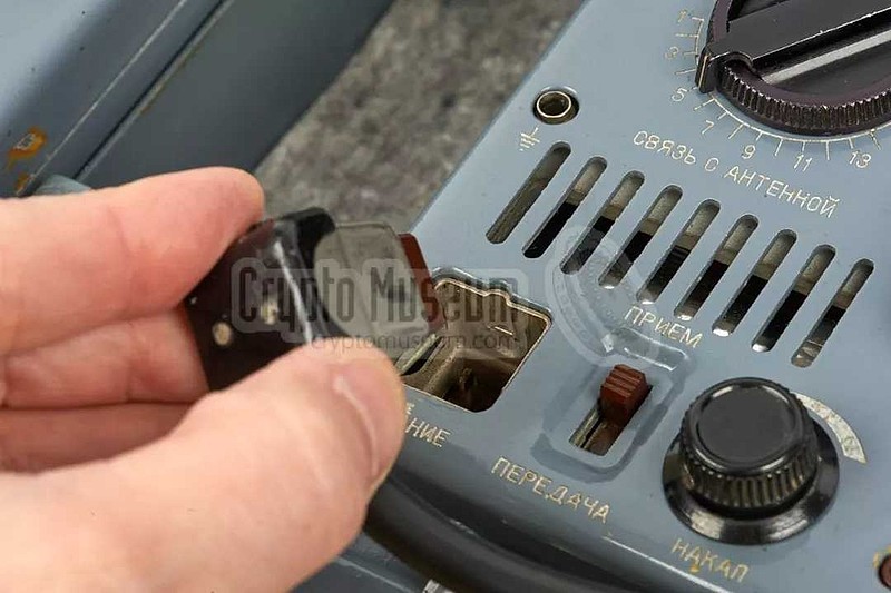 发射频率2.5-10MHz｜苏联克格勃间谍电台RION及其修复手记 RION——苏联间谍电台РИОН代号为RION的P-57是1957年在苏联开发的间谍通信设备。该设备用于在国外进行秘密操 ...