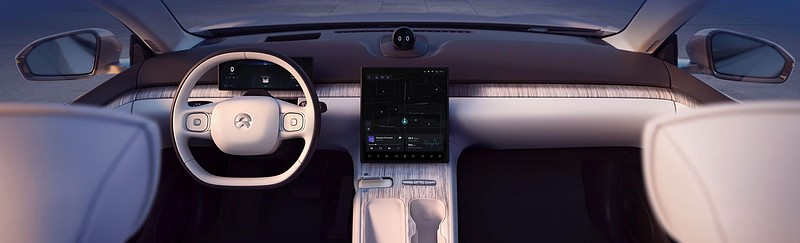 蔚来 ET7——BOE：12.8英⼨柔性OLED中控屏、10.2英⼨HDR Mini LED背光数字仪表、搭载2.18英... - 雪球