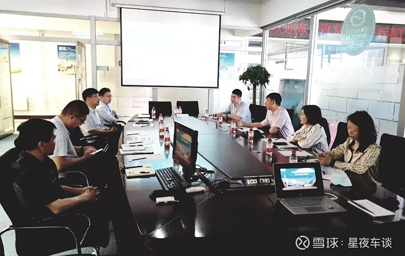 某搭载东安汽发2.0T+8AT的MPV车型顺利装配 预计年底正式量产 近日，搭载东安汽发2.0T+8AT动力总成的某知名车厂商务车新市场项目，顺利完成首轮走线装配验证，在该车厂总装车间正式下 ...