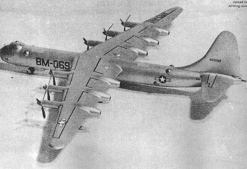 进击的巨人（二）——B-36大战超级航母 2015-10-24 空军之翼 B-36的第一种生产型是B-36A，保留了原型机的R-4360-25 ...