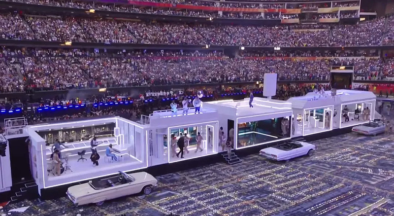 今年超级碗中场表演不错，西海岸说唱圈顶流集齐了。 后面观众席坐了几万人，官方原本打算发口罩，结果我看镜头里几乎没有人戴。... - 雪球