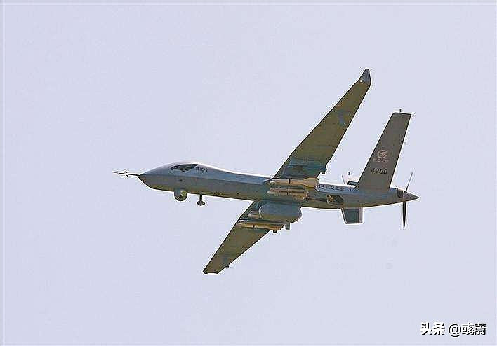 【神州军工】珠海航展首次亮相的WJ-700喷气无人机，签约北非神秘客户是谁？ 重要提示：【512810】八一军工·一指揽尽！基金管理费低至0. ...