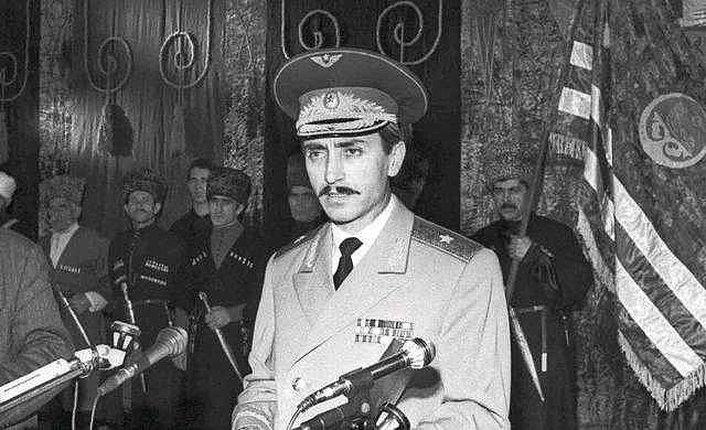 车臣战争最惨烈一役：格罗兹尼巷战，战斗民族挥之不去的梦魇 3月25日 兆康文化1994年第一次车臣战争中的格罗兹尼巷战，可以说是俄罗斯军人永远 ...