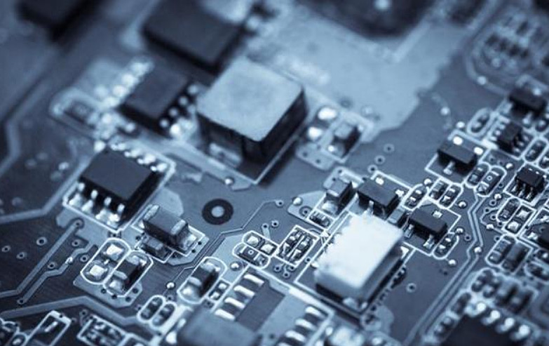 【科技研习社】电子行业功率器件专题 新能源驱动景气度持续提升,国产替代加速 投资要点功率器件是电能转化的核心器件,汽车和工业应月为主,功率器件主要用于逆变,整流、变频和斩波电路的电能转化,常用
