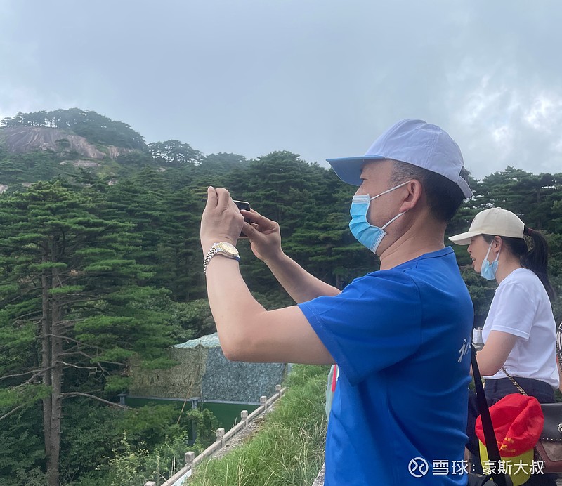 游黄山看奇松异石云海 西湖和黄山是我们每年夏游的保留剧目。今年首站仍然游览杭州西湖,但在杭州期间正值高温天气,所以只是晚上乘坐游船在西湖荡漾了 雪球