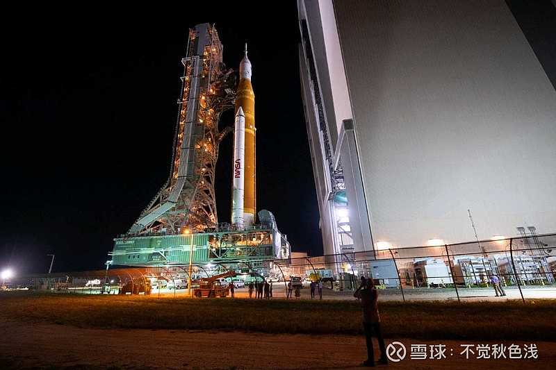 美国新一代登月火箭SLS蓄势待发，将于8月29号进行第一次试射 经过约12小时的垂直转运，执行阿尔忒弥斯载人重返月球计划的SLS重型火箭成功 ...