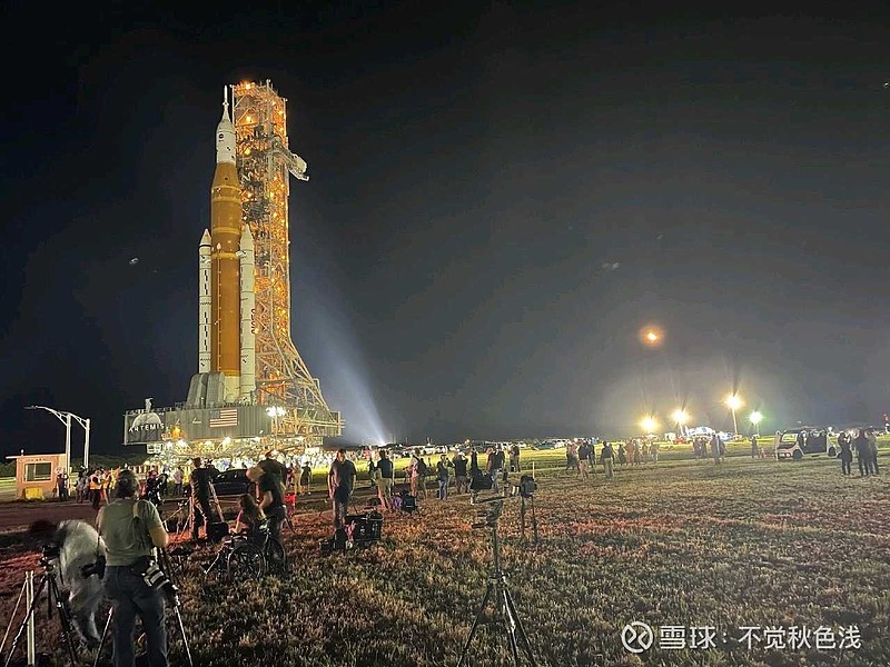美国新一代登月火箭SLS蓄势待发，将于8月29号进行第一次试射 经过约12小时的垂直转运，执行阿尔忒弥斯载人重返月球计划的SLS重型火箭成功 ...