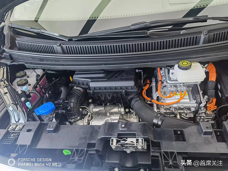 $比亚迪(SZ002594)$ D9机仓布局首次曝光，紧凑而规整，没有 比亚迪 老车型的凌乱感，和王朝、海洋有点不一样。 - 雪球