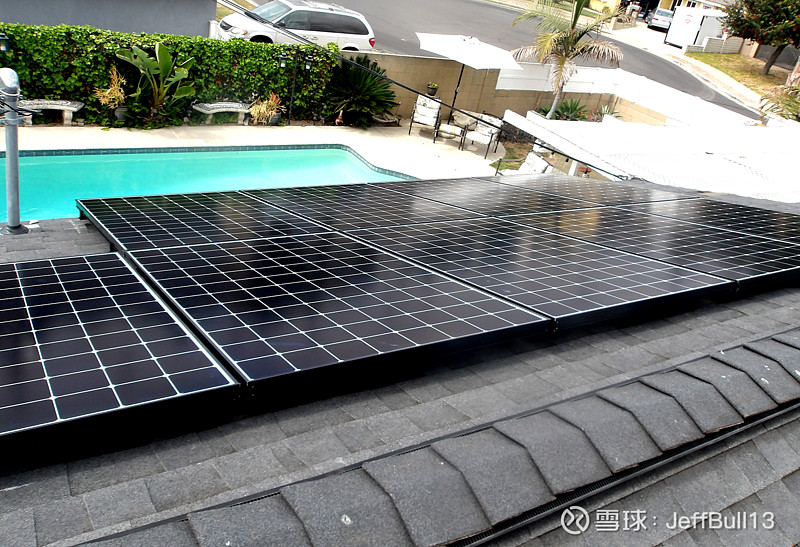 欣赏一下IBC组件 图一为第三代IBC电池，量产效率25.2%,厚度135微米，组件封装后效率最高22.7%，第五代第六代主要是尺寸上的变化 ...