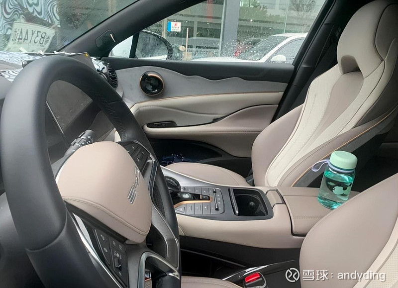 $比亚迪(SZ002594)$ 比亚迪 护卫舰07内饰曝光，如果是最后的方案，应该说终于有点年轻人和大部分人也喜欢的简约... - 雪球