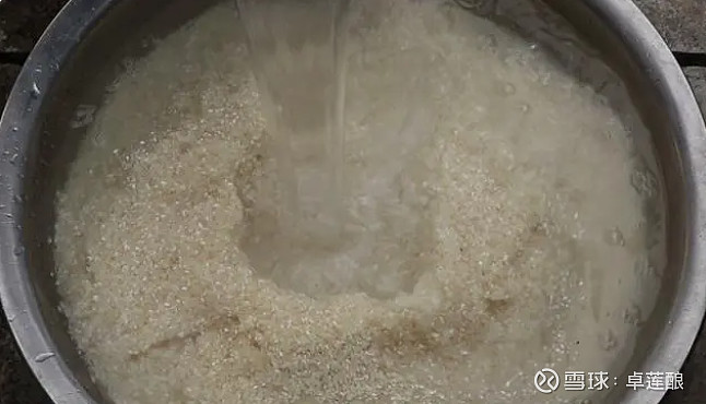 传统米酒酿造工艺 传统米酒,又称糯米酒、甜酒、酒酿、能槽,是我国民间的一种传统发酵食品。米酒已有两千多年的食用历史,是老百姓喜爱的一种营养 雪球