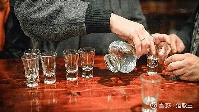 喝酒实用手册,健康饮酒您知道多少 中国人饮酒讲究的是意境,最佳的状态是似醉非醉,使人处于最快乐、最兴奋的境界中。离别时,一盏薄酒释离愁;重逢时,一碗烈酒燃 雪球