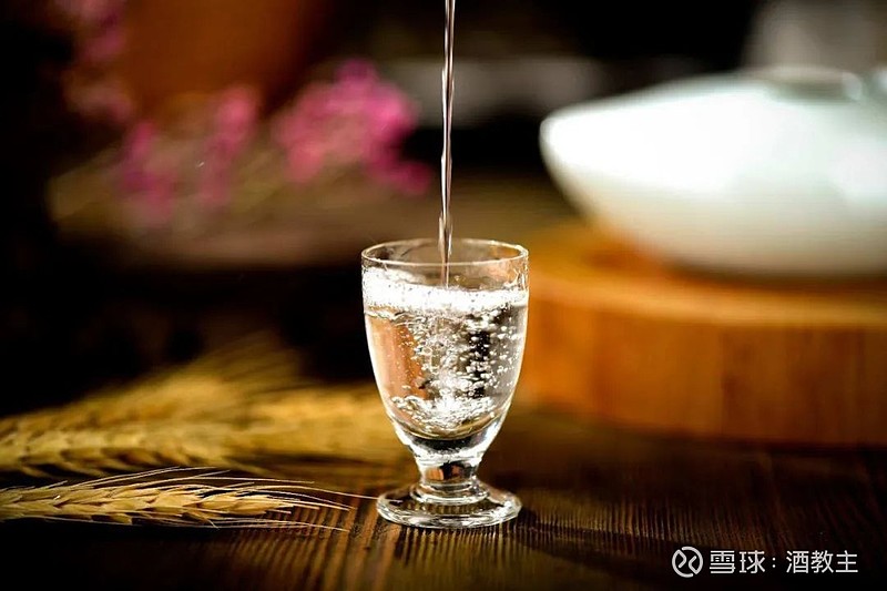 喝酒实用手册,健康饮酒您知道多少 中国人饮酒讲究的是意境,最佳的状态是似醉非醉,使人处于最快乐、最兴奋的境界中。离别时,一盏薄酒释离愁;重逢时,一碗烈酒燃 雪球