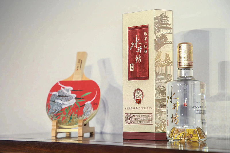 对话水井坊三位“老友”，发现中国年里的“酒中美学”！ 过去业内对 水井坊 一直有“美学标杆”的认知，这种印象尤其体现在水井坊最经典的大单品井台 ...