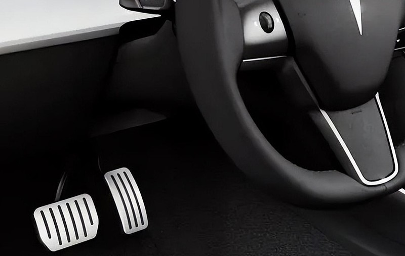 保时捷专家质疑特斯拉单踏板模式 特斯拉 的单踏板模式目前属于一个舆论漩涡，支持的人称之为21世纪最伟大的发明，改变了人们的驾驶习惯；反对的人 ...