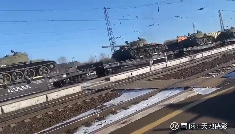 T54坦克正从远东发往前线，生产年限1946～1981。 - 雪球