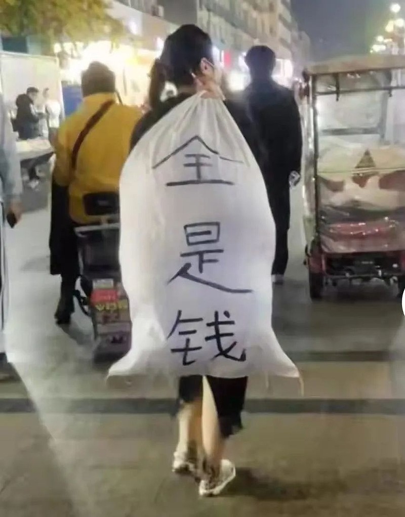 不容错过的华为ai~~~ 诸位将军中午好!!!今日周一,没有看昨日周策略的还是建议去看看!!!今天市场的表现和上周一如出一辙,ai在周末的剧烈的发 雪球