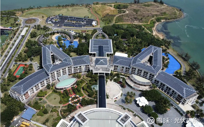 让建筑的每一寸都发电！隆基与森特助力博鳌实现绿色能源供给 三江入海处，形似一只巨鳌的东屿岛是博鳌亚洲论坛永久会址所在地。多年来，博鳌小镇以及它所在的海南自贸港蓬勃兴起。位于海南省 雪球