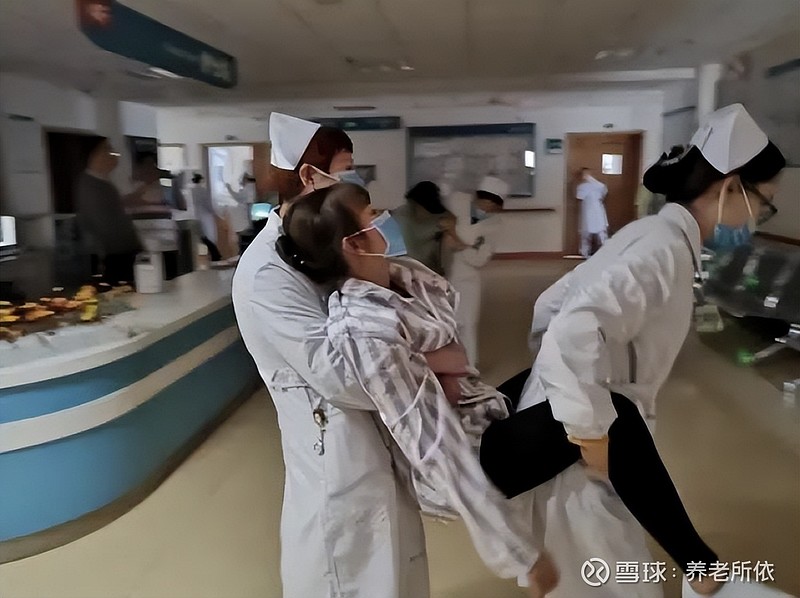 多功能移位机护理好帮手，轻松实现瘫痪老人各场景的转移 移动困难、清洗艰难、生活不便……这些几乎是人们在照顾卧床病人时所会遇到的烦恼。由于行动不 ...