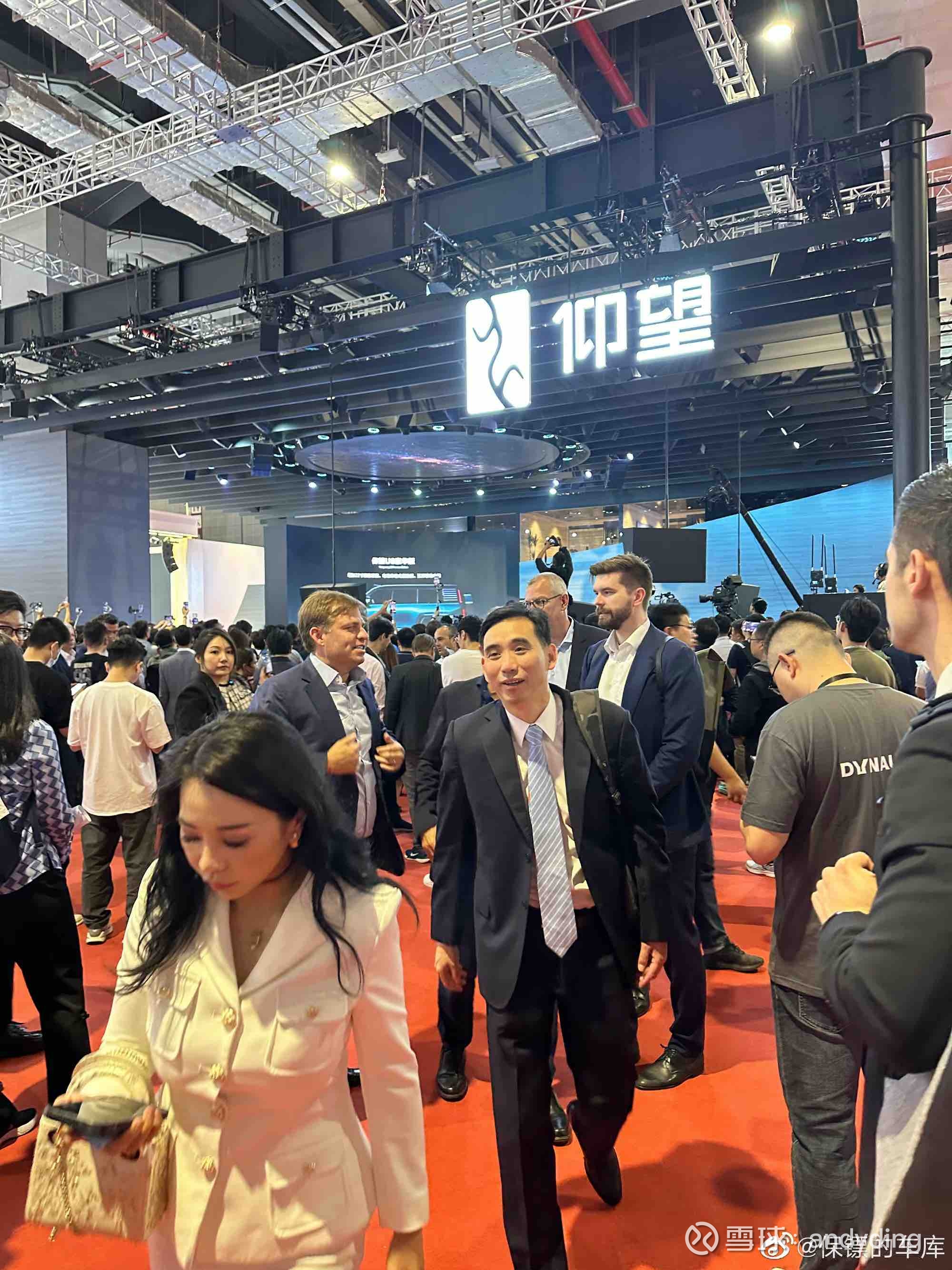 $比亚迪(SZ002594)$ 流量之王，谁与争锋？仰望可真是太火了，乌央乌央的挤都挤不进去，不少老外高管也在看，今年或... - 雪球