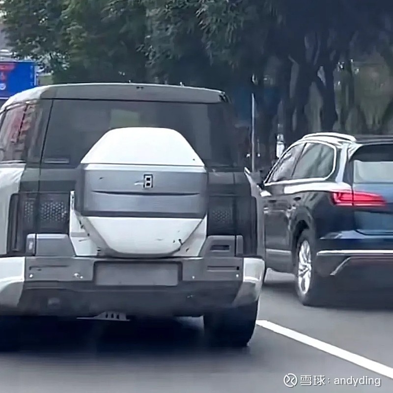 $比亚迪(SZ002594)$ 有对比才有伤害，仰望U8 vs 大众途锐。 - 雪球