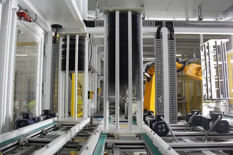 现场丨大恒能源首片N型TOPCon高效电池正式下线！ 5月11日，大恒能源首片N型TOPCon高效电池，在合肥大恒安巢经开区TOPCon智造 ...