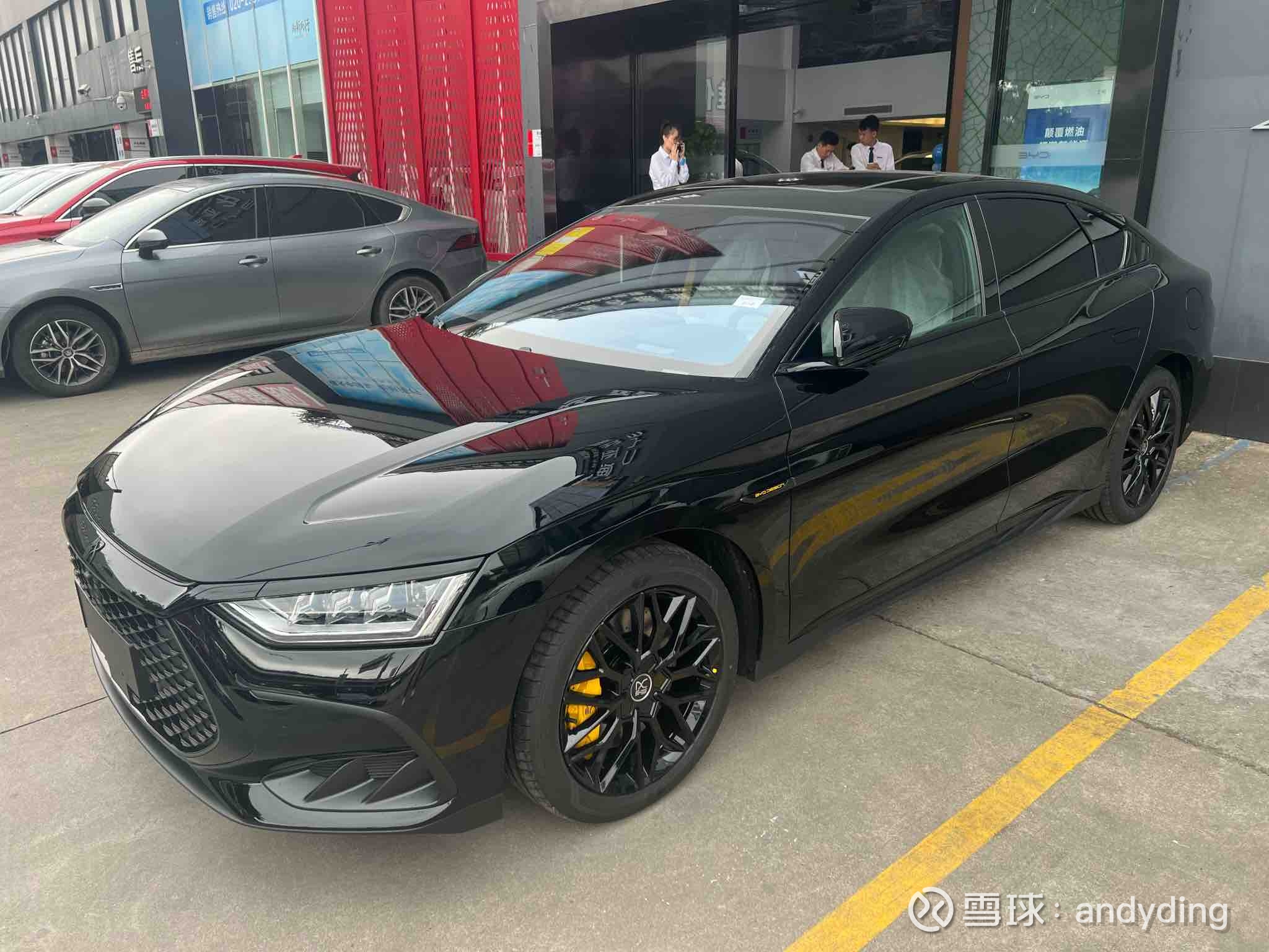 $比亚迪(SZ002594)$ 汉DM-p黑武士已到店，恰好也有一台千山翠在店，外观上就是漆水和内饰对应地改了一下。 - 雪球