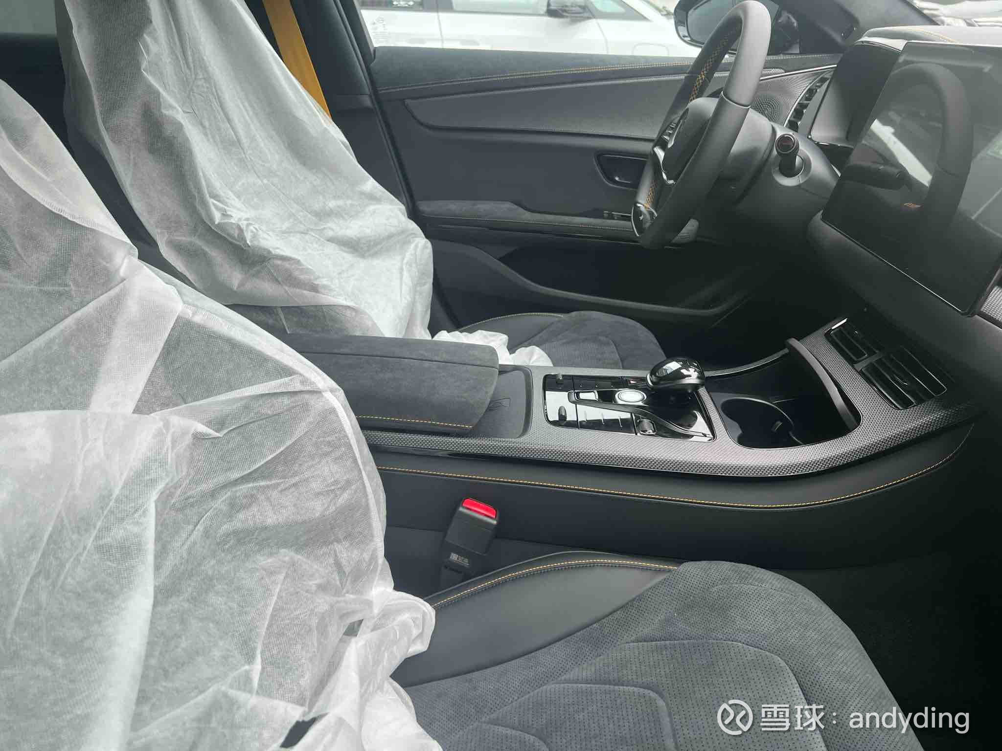 $比亚迪(SZ002594)$ 汉DM-p黑武士已到店，恰好也有一台千山翠在店，外观上就是漆水和内饰对应地改了一下。 - 雪球