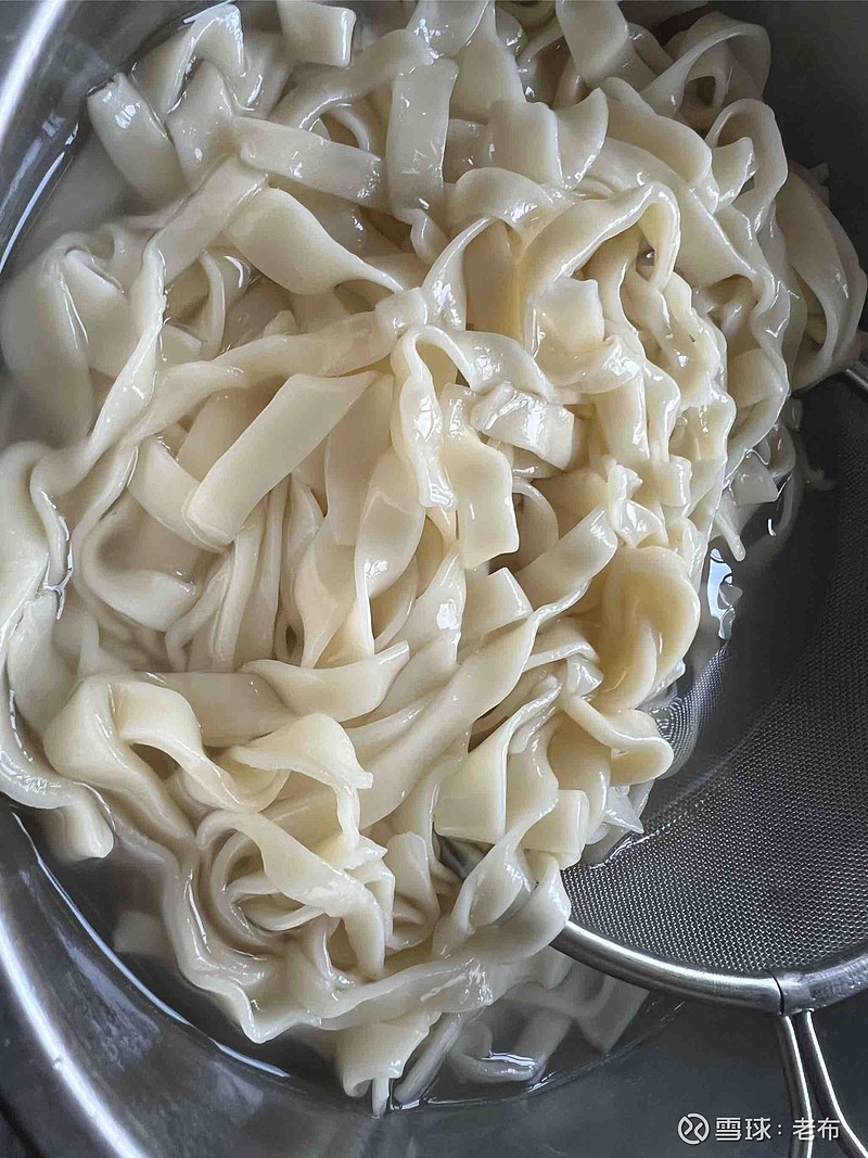 一日入夏天，这季节河南人的最爱就是这一口蒜汁捞面条。面条必须用凉白开或者纯净水激一下，老家是井水。配上六必居的干黄酱肉丁... - 雪球