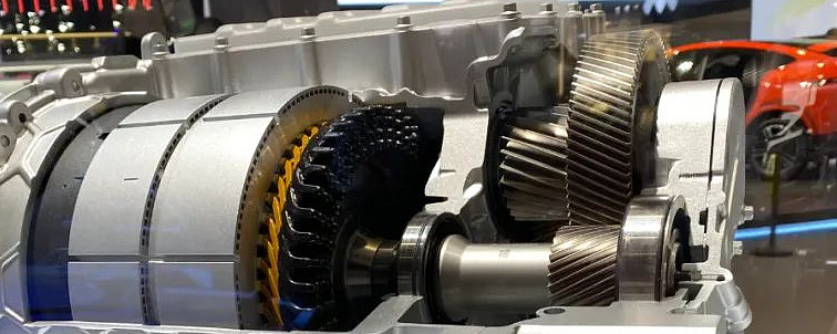 两代经验，一代全栈自研，小鹏“扶摇”800V SiC扁线油冷电驱快了一拍 如果说哪家的800V电驱最厉害，小鹏汽车当之无愧。国内最早量产，上海车展前夕升级到第二代，是目前仅有的已量产、技术更迭 ...