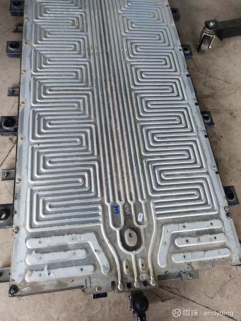 $比亚迪(SZ002594)$ 比亚迪 DMi电池上盖，同时也是冷媒直冷板，二合一了 ；不知能否申请至少实用新型专利？ ... - 雪球