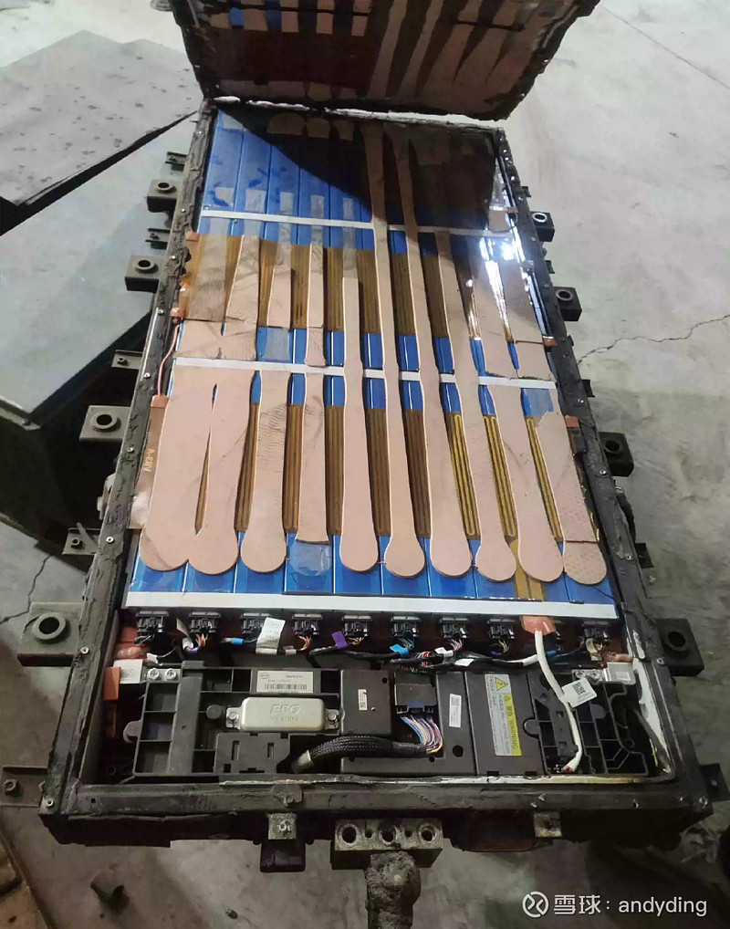 $比亚迪(SZ002594)$ 比亚迪 DMi电池上盖，同时也是冷媒直冷板，二合一了 ；不知能否申请至少实用新型专利？ ... - 雪球