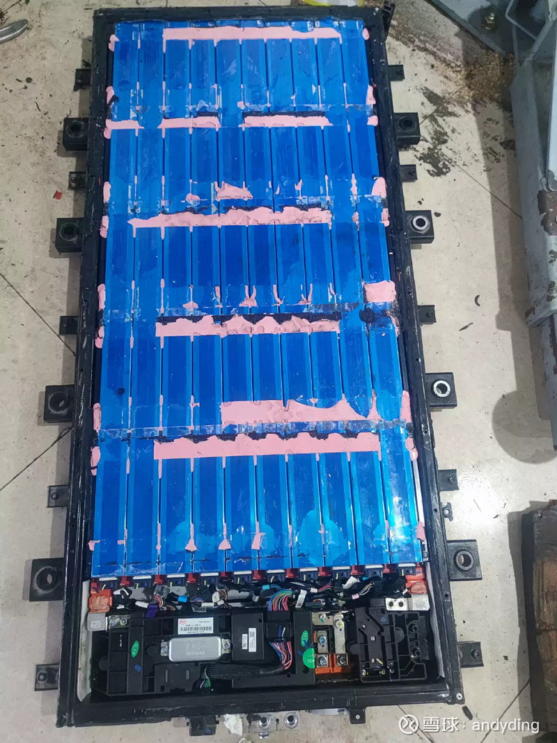 $比亚迪(SZ002594)$ 比亚迪 DMi电池上盖，同时也是冷媒直冷板，二合一了 ；不知能否申请至少实用新型专利？ ... - 雪球